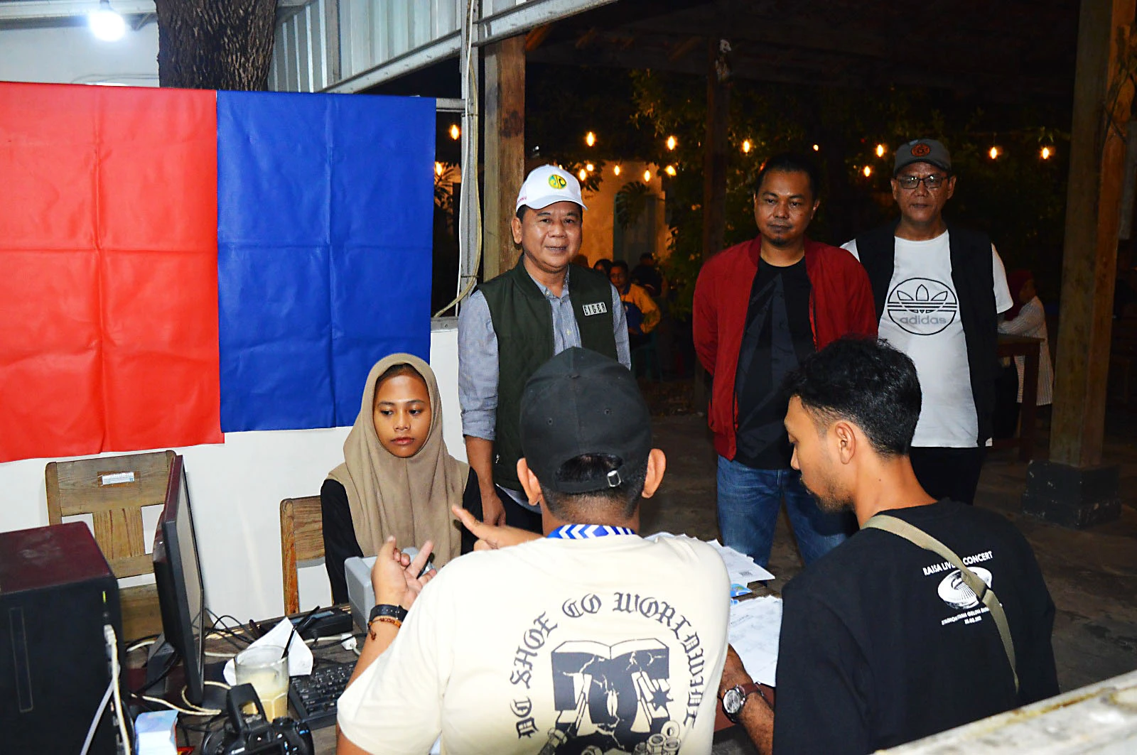 Sukseskan Pilkada Serentak, Kelurahan Jakasampurna Gelar Perekaman KTP ...